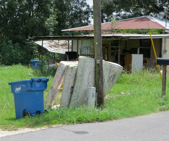 Garbage ordinance puts time limit on removing trash cans from curbs ...