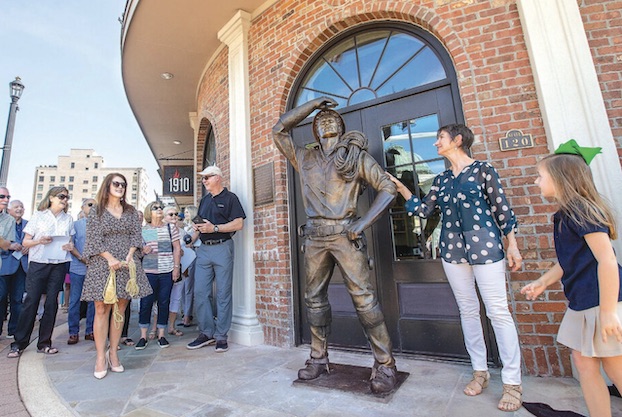 Statue unveiled: Sculpture plays homage to workers who showed up to ...