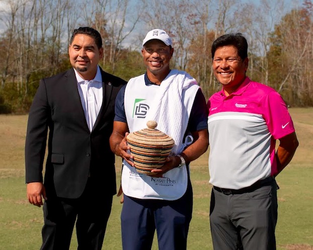 Tiger Woods pays visit to Coushatta golf course | American Press