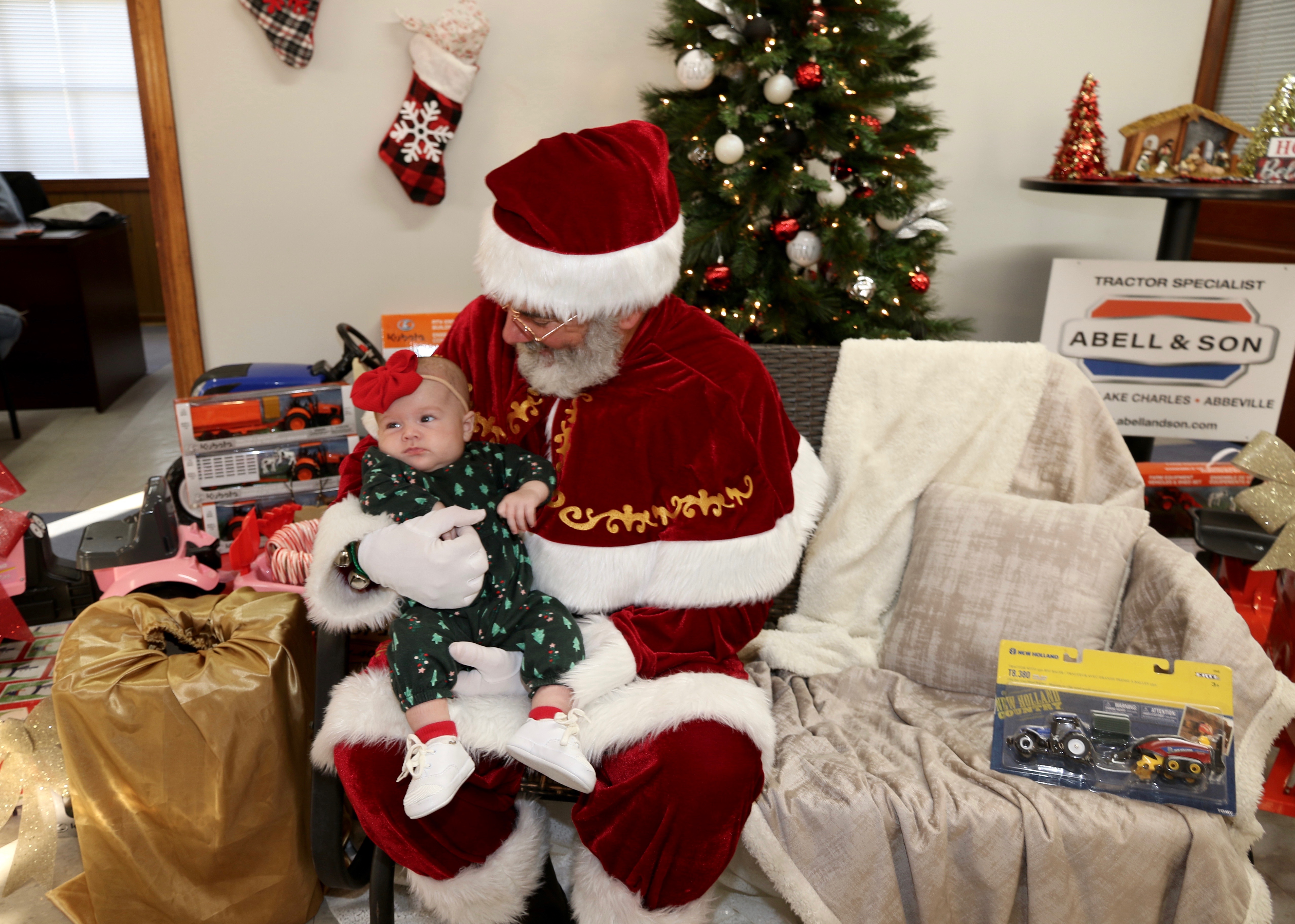 PHOTO GALLERY: Santa stops in Welsh - American Press | American Press