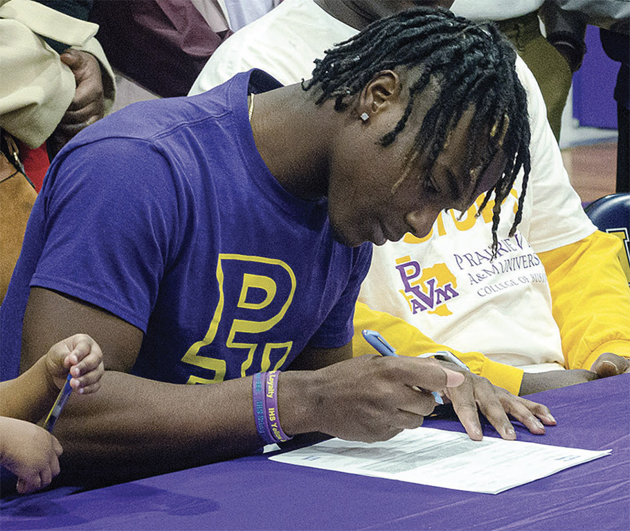 Young ones: Iowa RB leads new wave of college recruits | American Press