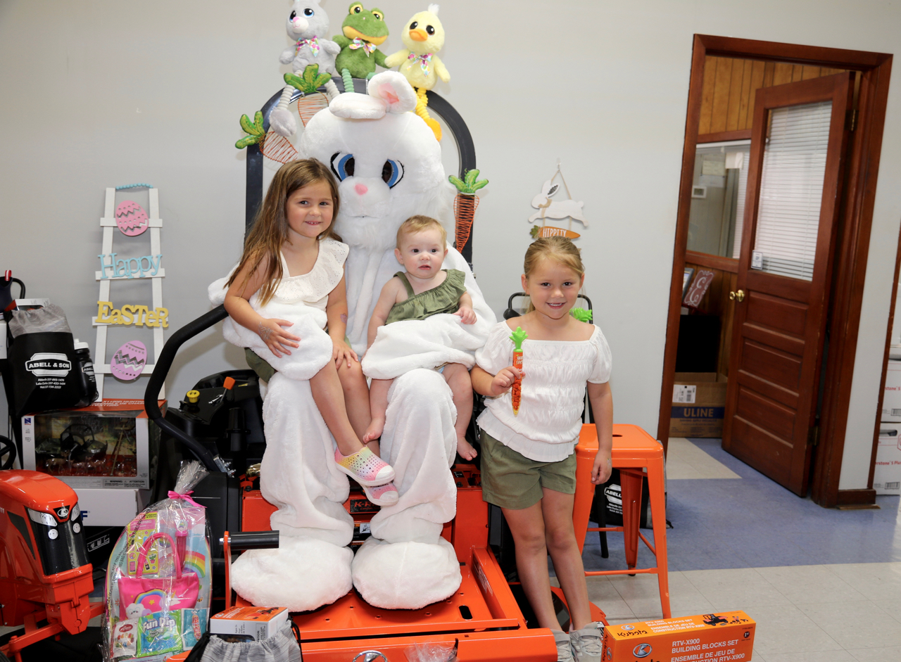 PHOTO GALLERY: Easter Bunny visits Welsh - American Press | American Press