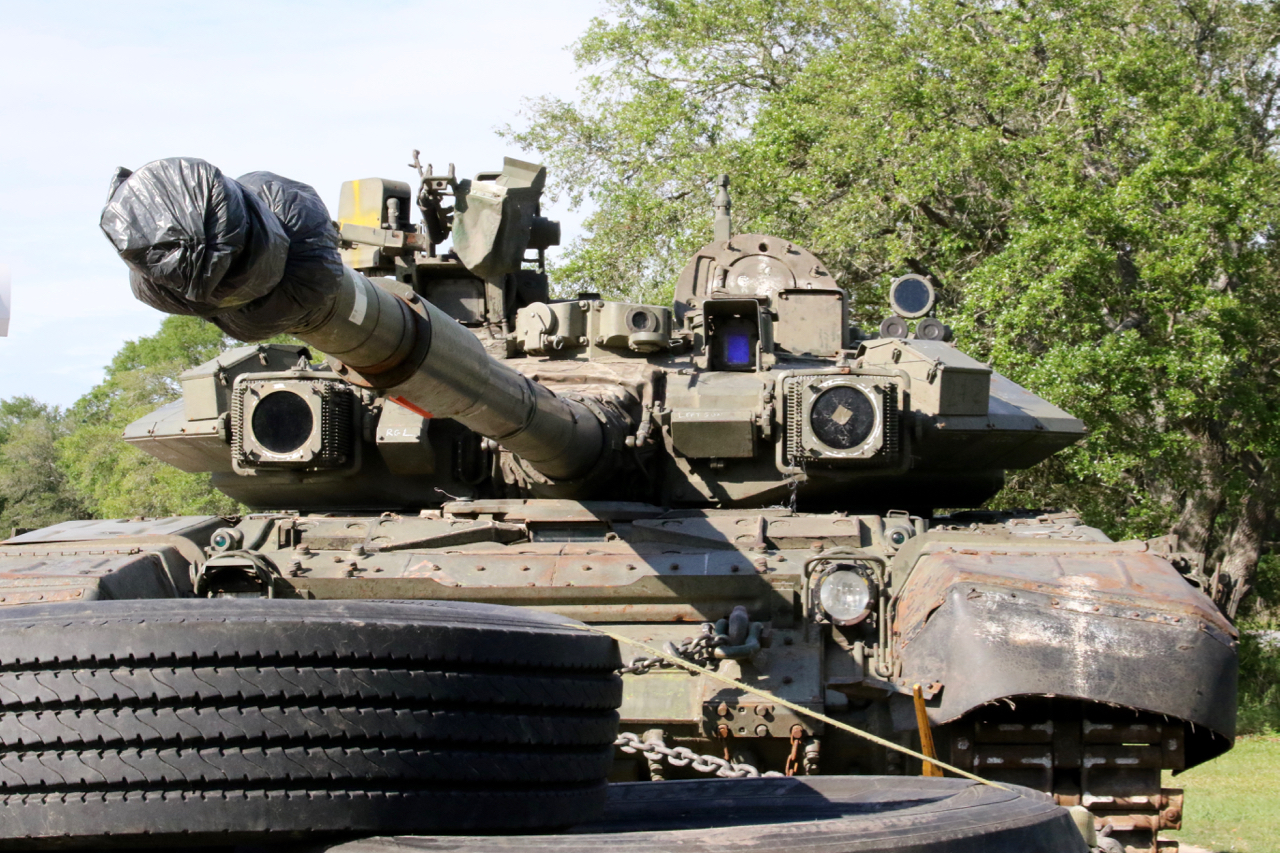 Russian tank in SW La.: Tank makes pit stop after towing problems ...