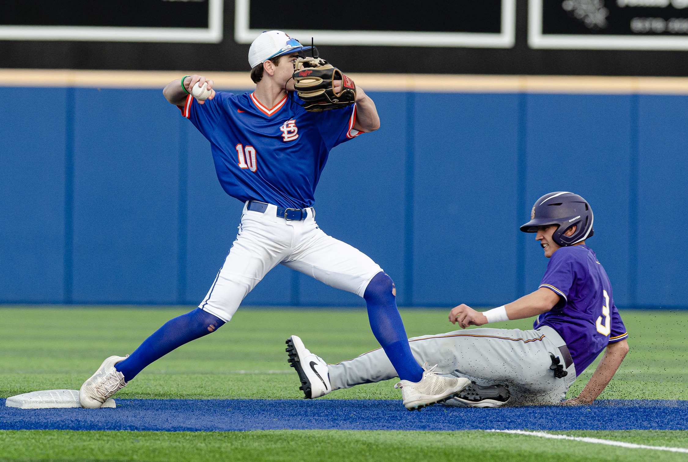 PHOTO GALLERY: St. Louis blanks Iowa in District 3-3A game | American Press