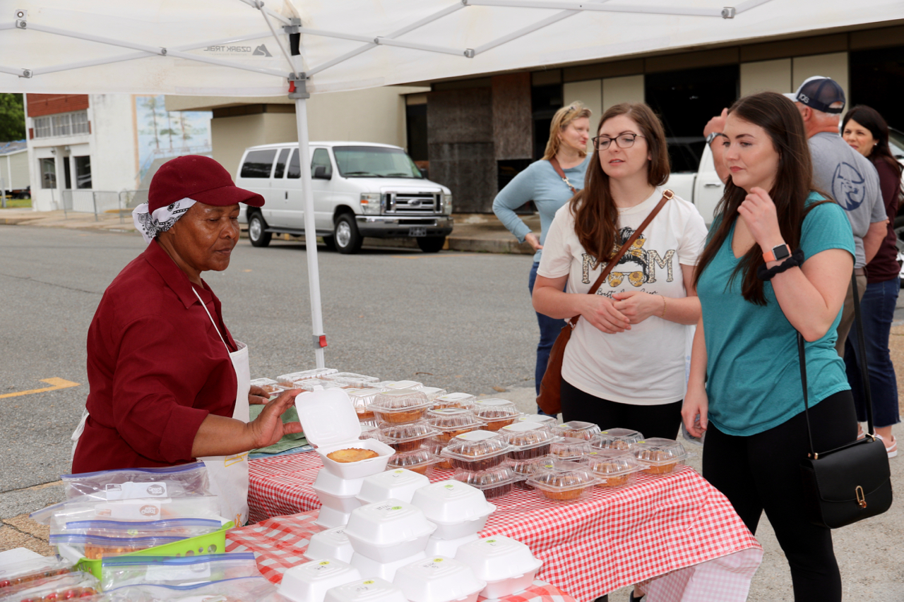 PHOTO GALLERY: Art in the Park in downtown Lake Arthur - American Press ...