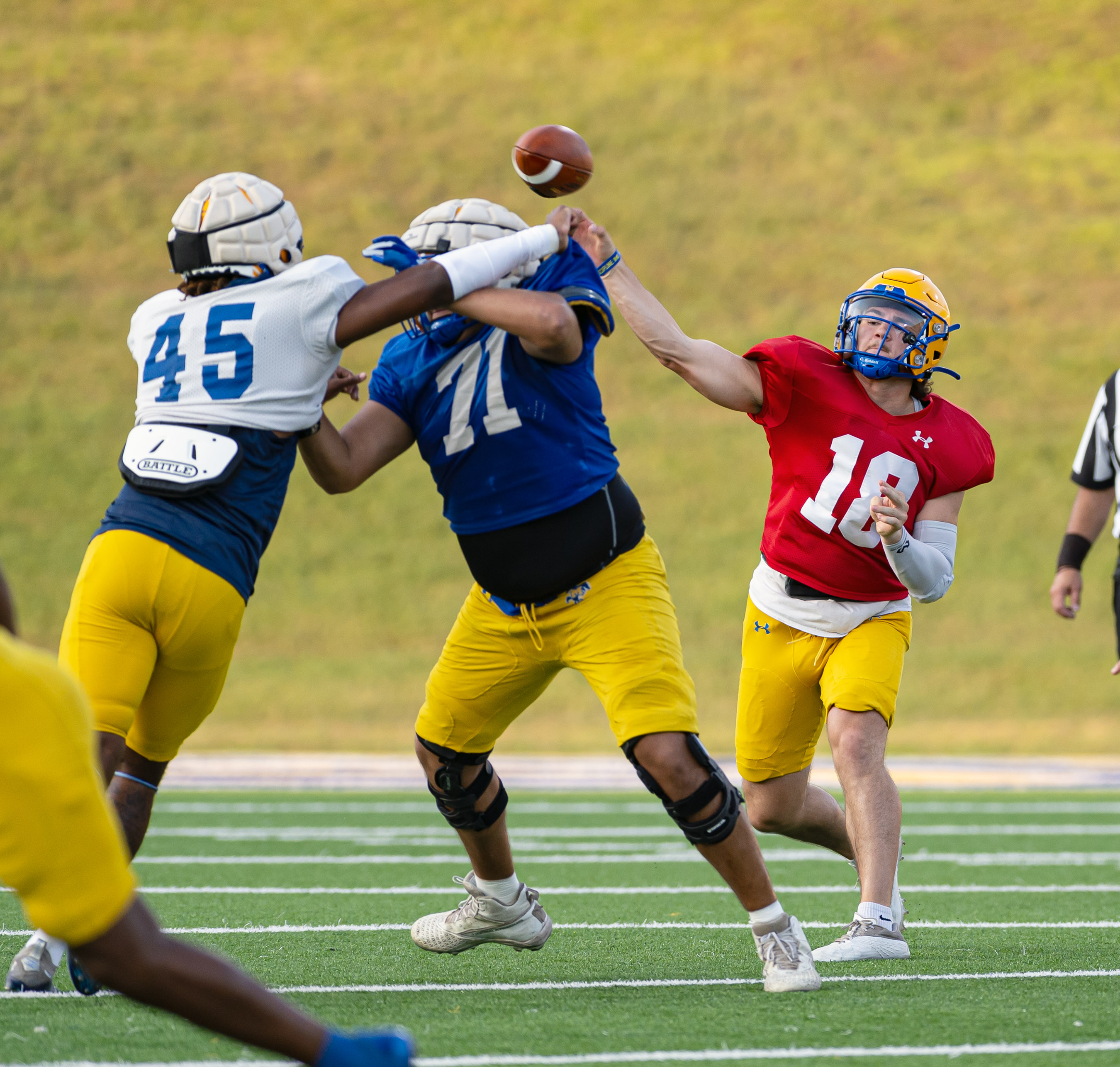 Big-play McCall turns short passes into long gains | American Press