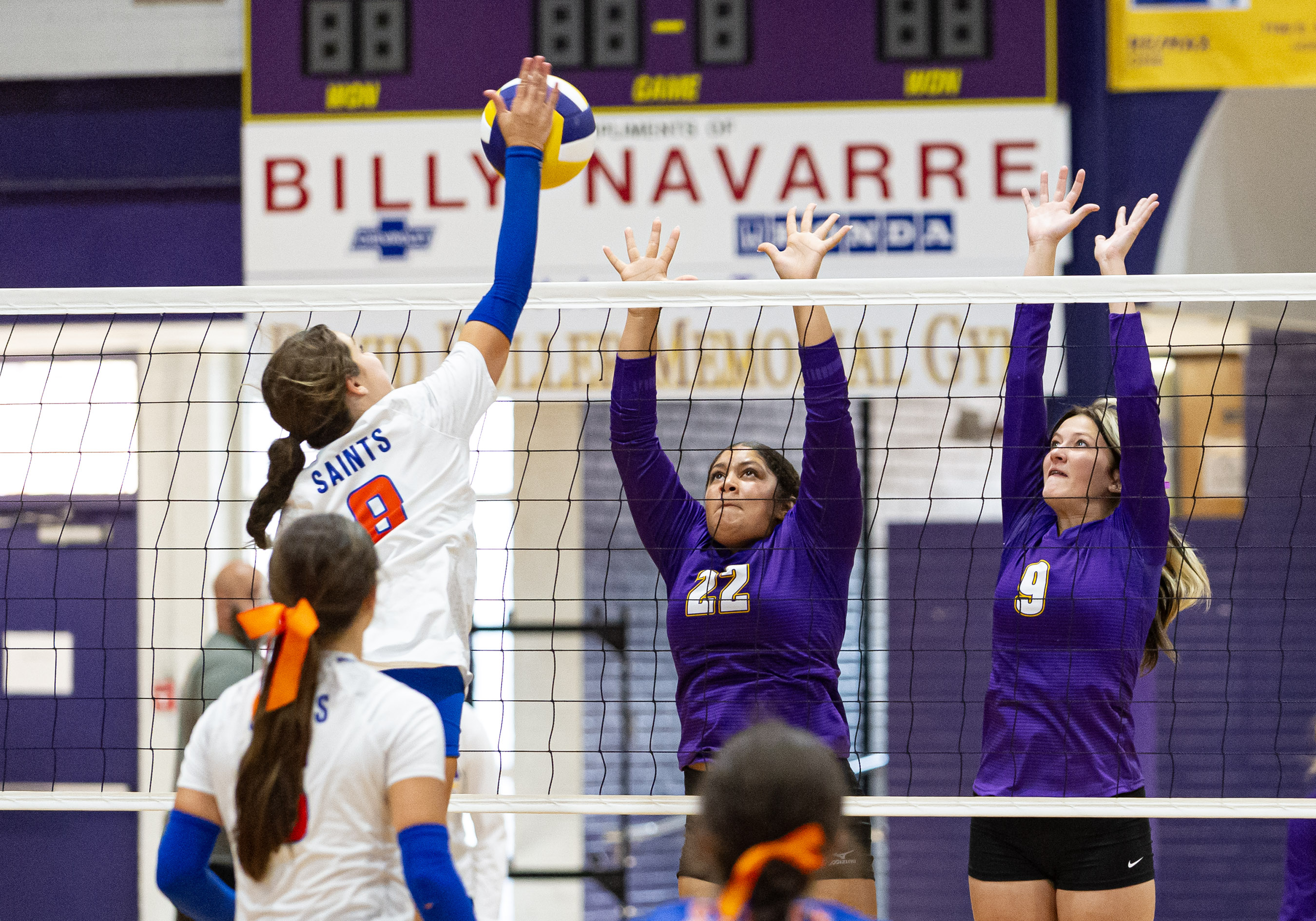 PHOTO GALLERY: St. Louis beats Iowa in five sets | American Press