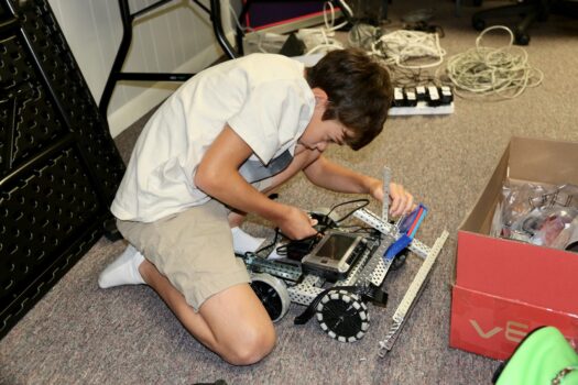 Let's Build A Robot: Allen middle school students learn to code ...